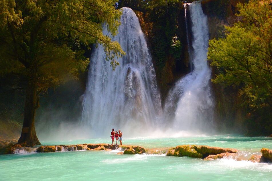 Salto de cascadas en Micos